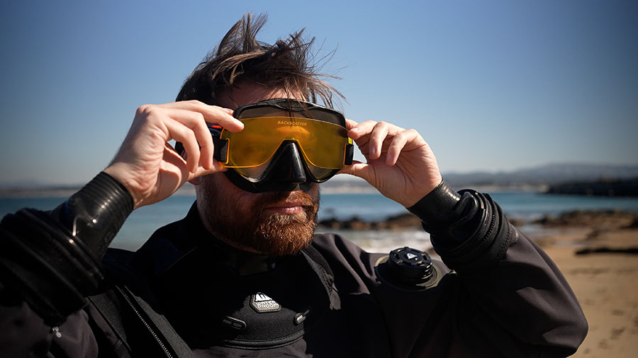 The Backscatter Underwater Fluorescence Strobe & Lighting System ...